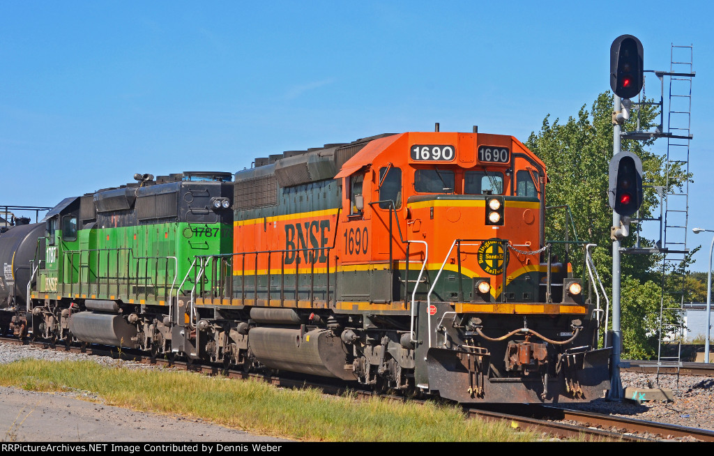 BNSF 1690.